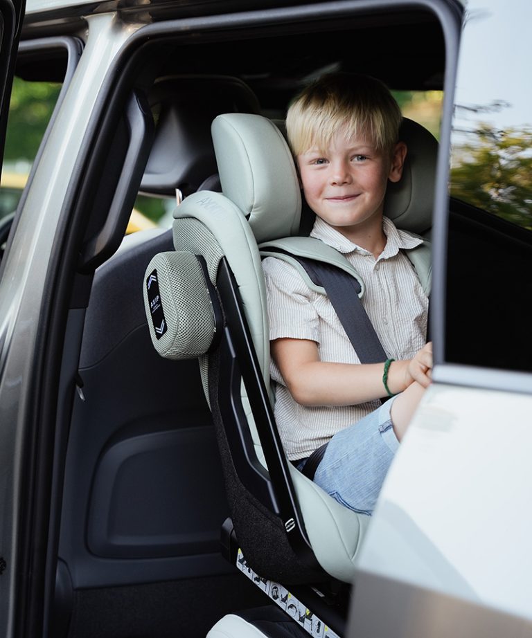 Axkid ONE 3 – Beachgrass Beige | CarSeat.se